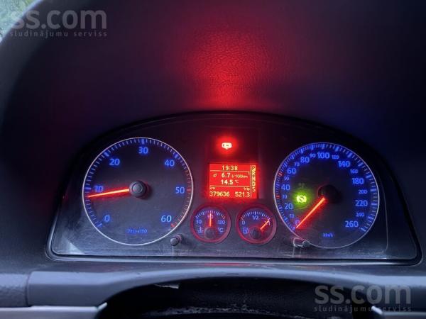 Black Volkswagen Touran 2004 in Liepaja, with an engine capacity of 2.00 L and mileage of 380 thousand km for 2200 €, photo 9 on AUTOMOTO.COM.LV