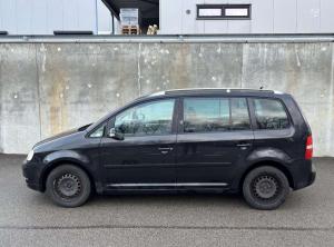 Black Volkswagen Touran 2006 in Vilnius, with an engine capacity of 1.97 L and mileage of 300 thousand km for 1750 €, photo 2 on AUTOMOTO.COM.LV
