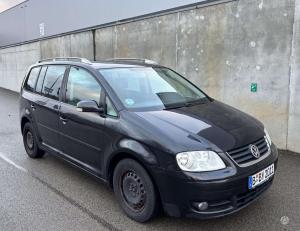 Black Volkswagen Touran 2006 in Vilnius, with an engine capacity of 1.97 L and mileage of 300 thousand km for 1750 €, photo 5 on AUTOMOTO.COM.LV