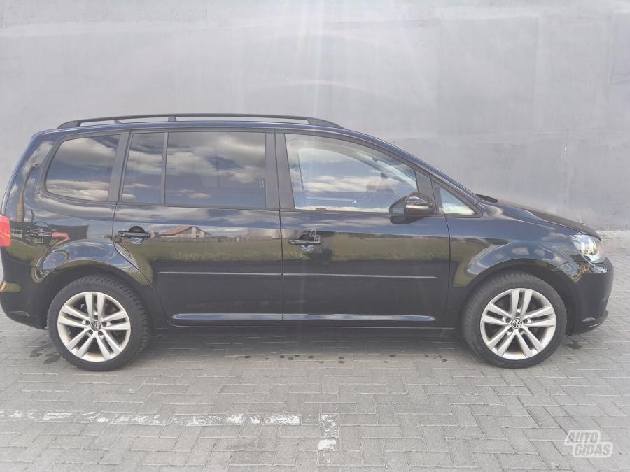 Melns Volkswagen Touran 2011 Jurbarkas, ar dzinēja tilpumu 2.00 L un nobraukumu 267 tūkst. km par 5300 €, foto 6 vietnē AUTOMOTO.COM.LV