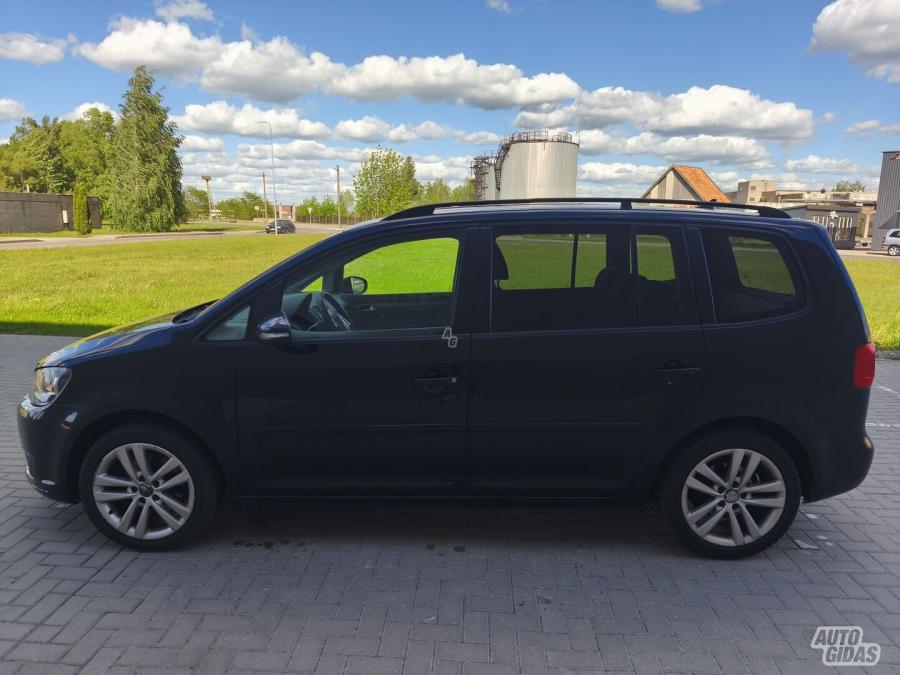 Melns Volkswagen Touran 2011 Jurbarkas, ar dzinēja tilpumu 2.00 L un nobraukumu 267 tūkst. km par 5300 €, foto 7 vietnē AUTOMOTO.COM.LV
