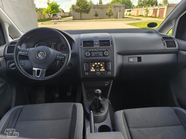 Melns Volkswagen Touran 2011 Jurbarkas, ar dzinēja tilpumu 2.00 L un nobraukumu 267 tūkst. km par 5300 €, foto 10 vietnē AUTOMOTO.COM.LV