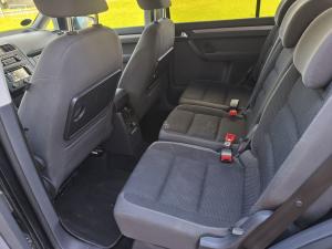 Melns Volkswagen Touran 2011 Jurbarkas, ar dzinēja tilpumu 2.00 L un nobraukumu 267 tūkst. km par 5300 €, foto 13 vietnē AUTOMOTO.COM.LV