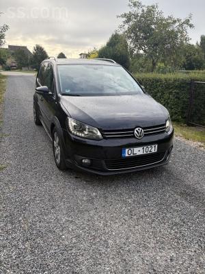 Black Volkswagen Touran 2011 in Talsi, with an engine capacity of 2.00 L and mileage of 358 thousand km for 6550 €, photo  on AUTOMOTO.COM.LV