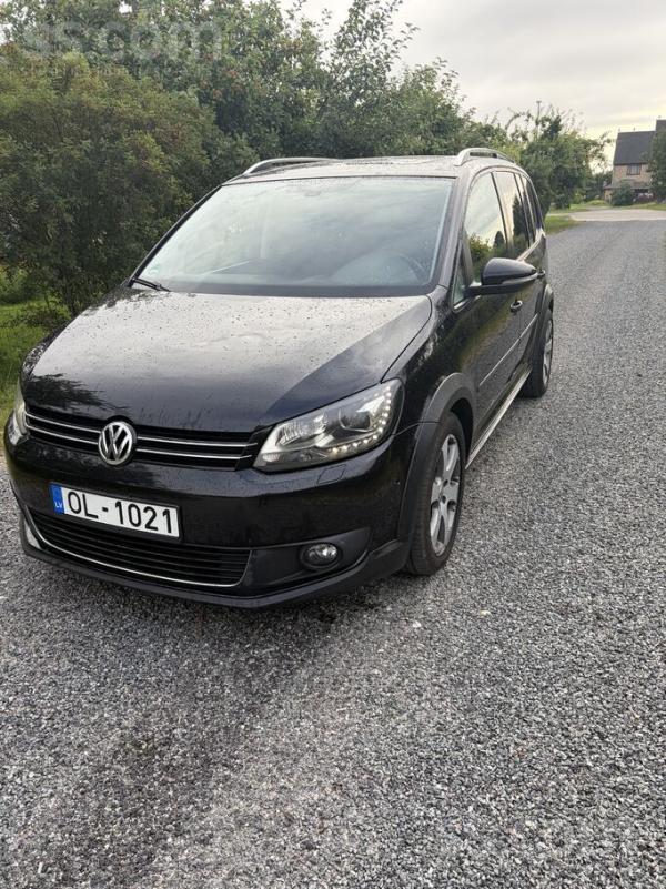 Melns Volkswagen Touran 2011 Talsi, ar dzinēja tilpumu 2.00 L un nobraukumu 358 tūkst. km par 6550 €, foto 2 vietnē AUTOMOTO.COM.LV