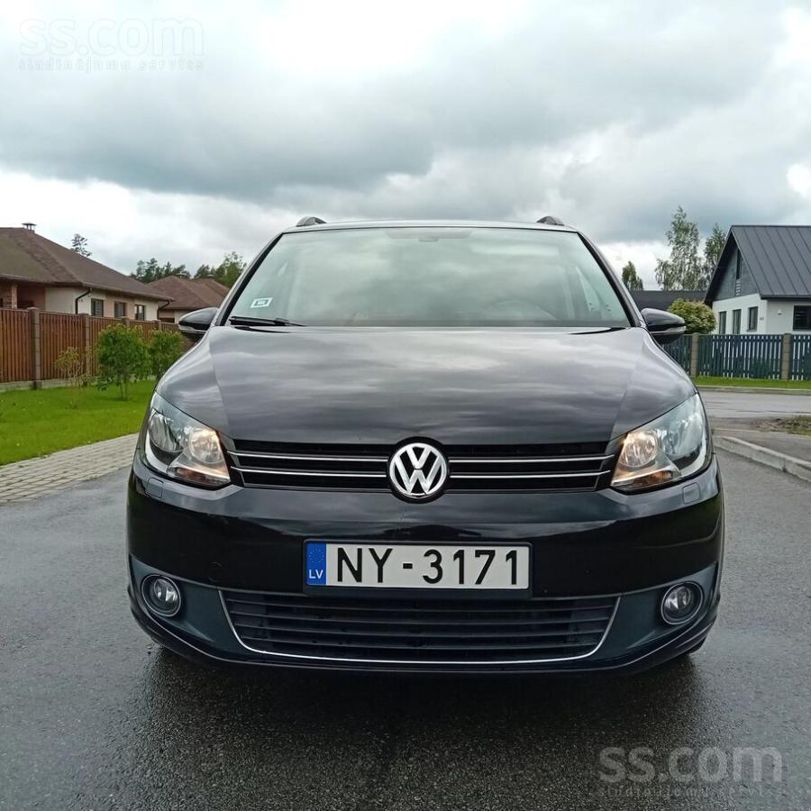 Black Volkswagen Touran 2013 in Riga, with an engine capacity of 1.60 L and mileage of 280 thousand km for 6550 €, photo 1 on AUTOMOTO.COM.LV