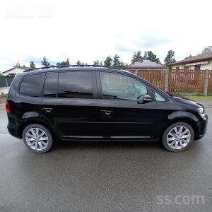 Black Volkswagen Touran 2013 in Riga, with an engine capacity of 1.60 L and mileage of 280 thousand km for 6550 €, photo 5 on AUTOMOTO.COM.LV