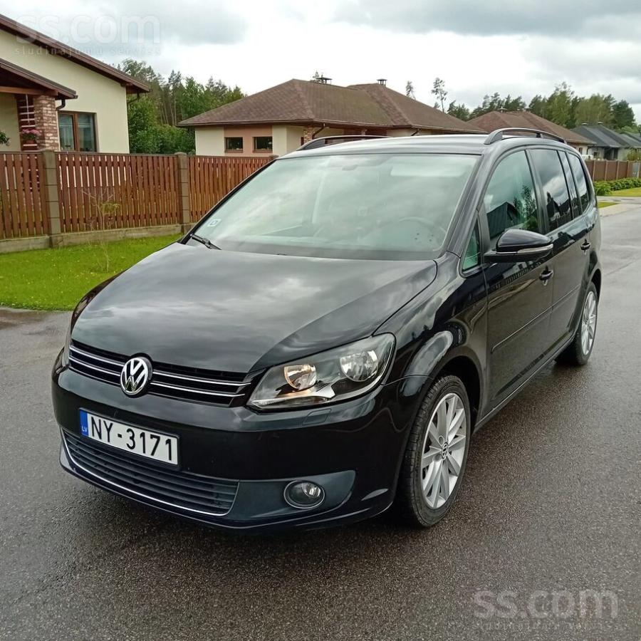 Black Volkswagen Touran 2013 in Riga, with an engine capacity of 1.60 L and mileage of 280 thousand km for 6550 €, photo 11 on AUTOMOTO.COM.LV