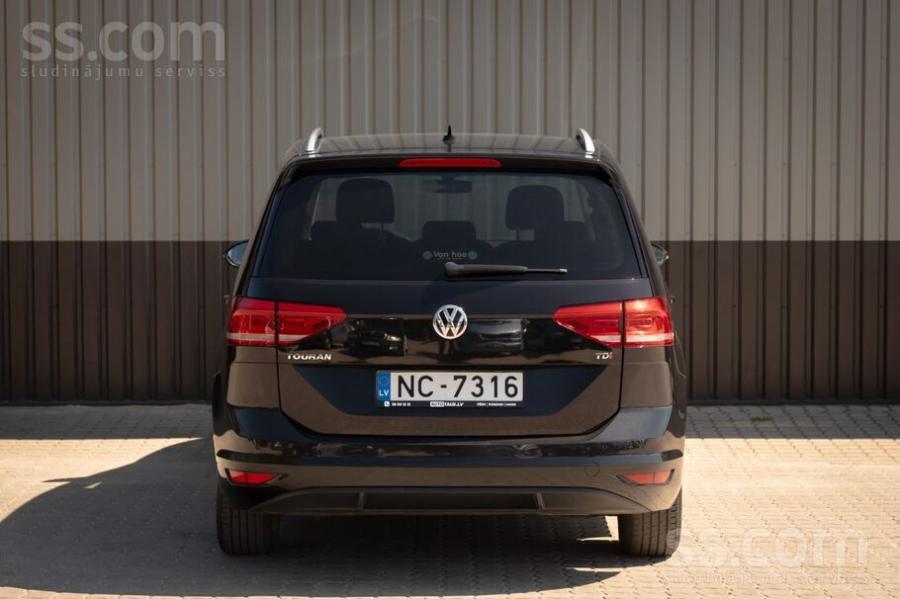 Melns Volkswagen Touran 2016 Talsi, ar dzinēja tilpumu 1.60 L un nobraukumu 265 tūkst. km par 7990 €, foto 6 vietnē AUTOMOTO.COM.LV