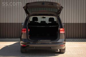Melns Volkswagen Touran 2016 Talsi, ar dzinēja tilpumu 1.60 L un nobraukumu 265 tūkst. km par 7990 €, foto 7 vietnē AUTOMOTO.COM.LV