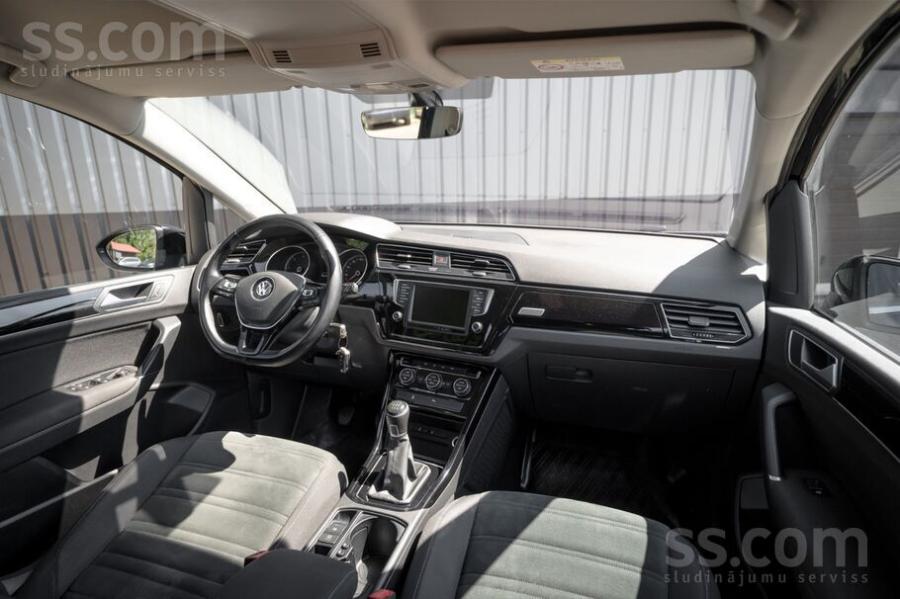 Melns Volkswagen Touran 2016 Talsi, ar dzinēja tilpumu 1.60 L un nobraukumu 265 tūkst. km par 7990 €, foto 9 vietnē AUTOMOTO.COM.LV