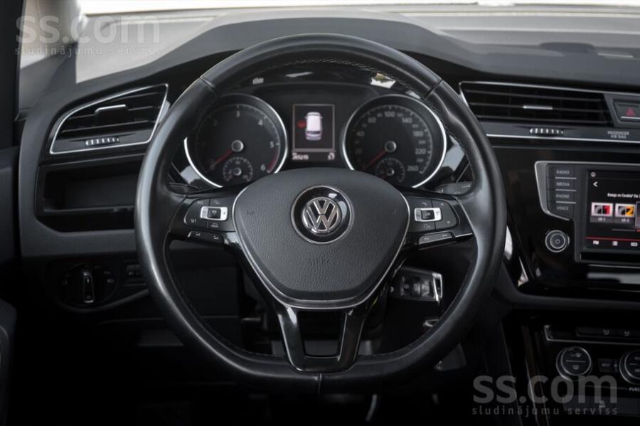 Melns Volkswagen Touran 2016 Talsi, ar dzinēja tilpumu 1.60 L un nobraukumu 265 tūkst. km par 7990 €, foto 18 vietnē AUTOMOTO.COM.LV