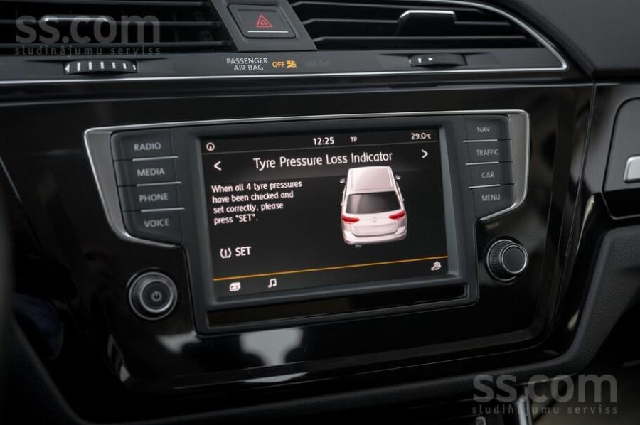Melns Volkswagen Touran 2016 Talsi, ar dzinēja tilpumu 1.60 L un nobraukumu 265 tūkst. km par 7990 €, foto 23 vietnē AUTOMOTO.COM.LV