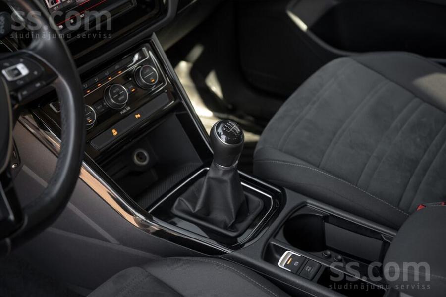 Melns Volkswagen Touran 2016 Talsi, ar dzinēja tilpumu 1.60 L un nobraukumu 265 tūkst. km par 7990 €, foto 25 vietnē AUTOMOTO.COM.LV