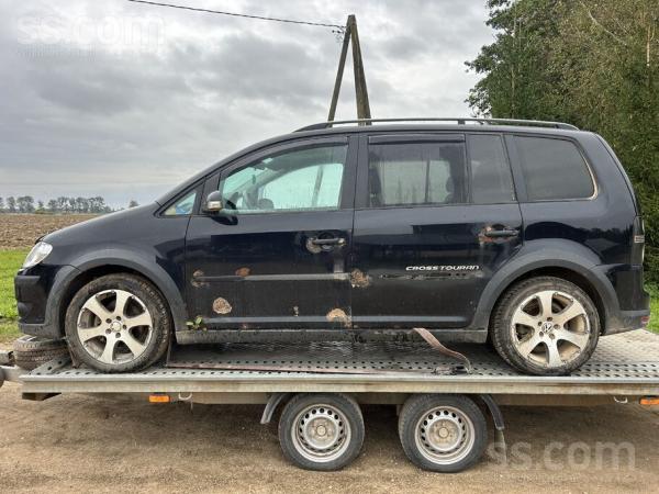 Melns Volkswagen Touran 2008 Balvi, ar dzinēja tilpumu 2.00 L un nobraukumu 560 tūkst. km par 1500 €, foto 1 vietnē AUTOMOTO.COM.LV