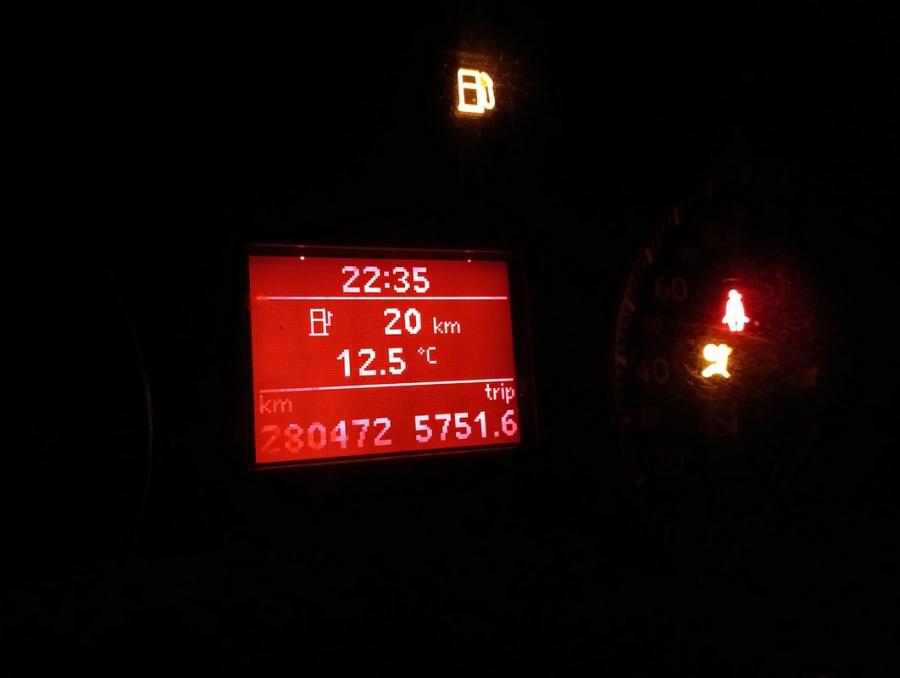 Черный Фольксваген Туран 2009 в Таллин, объемом двигателя 1.90 л и пробегом 280 тыс. км за 2000 €, фото 23 на AUTOMOTO.COM.LV