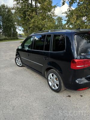 Melns Volkswagen Touran 2011 Madona, ar dzinēja tilpumu 2.00 L un nobraukumu 462 tūkst. km par 3500 €, foto 5 vietnē AUTOMOTO.COM.LV