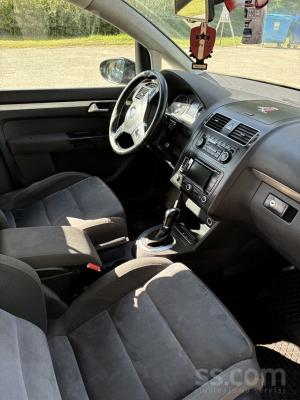 Melns Volkswagen Touran 2011 Madona, ar dzinēja tilpumu 2.00 L un nobraukumu 462 tūkst. km par 3500 €, foto 8 vietnē AUTOMOTO.COM.LV