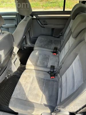 Melns Volkswagen Touran 2011 Madona, ar dzinēja tilpumu 2.00 L un nobraukumu 462 tūkst. km par 3500 €, foto 10 vietnē AUTOMOTO.COM.LV