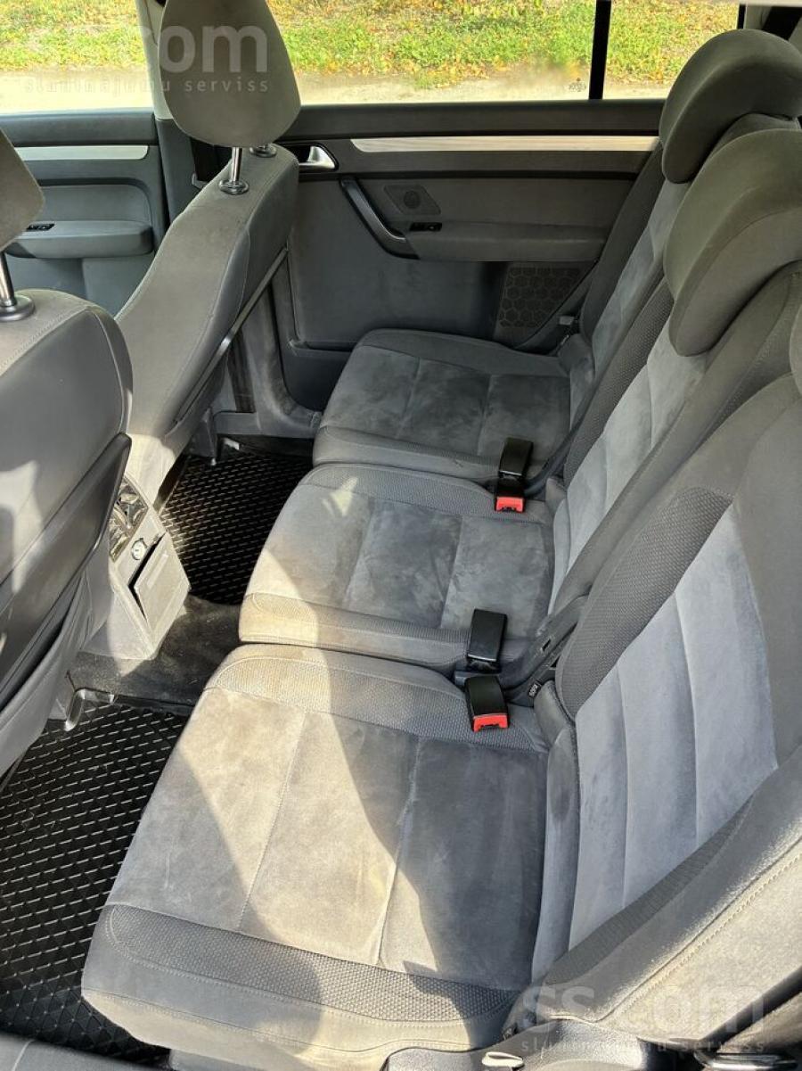 Melns Volkswagen Touran 2011 Madona, ar dzinēja tilpumu 2.00 L un nobraukumu 462 tūkst. km par 3500 €, foto 10 vietnē AUTOMOTO.COM.LV