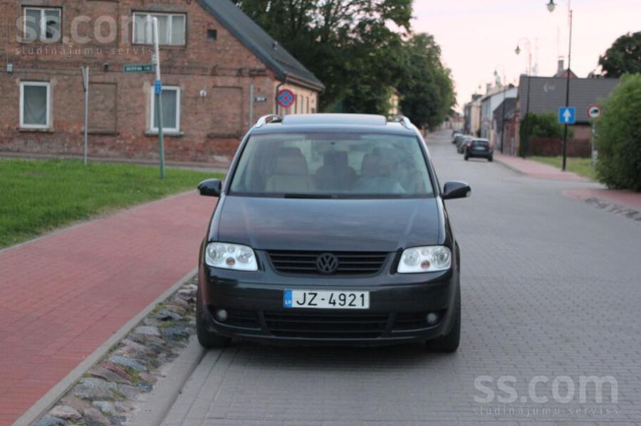 Melns Volkswagen Touran 2003 Bauska, ar dzinēja tilpumu 2.00 L un nobraukumu 378 tūkst. km par 2200 €, foto 1 vietnē AUTOMOTO.COM.LV