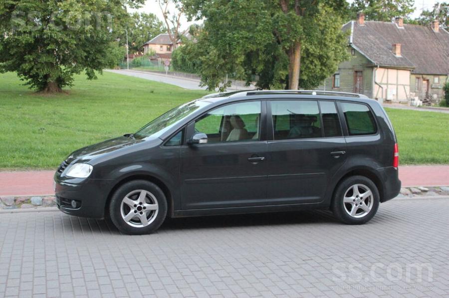 Melns Volkswagen Touran 2003 Bauska, ar dzinēja tilpumu 2.00 L un nobraukumu 378 tūkst. km par 2200 €, foto 3 vietnē AUTOMOTO.COM.LV
