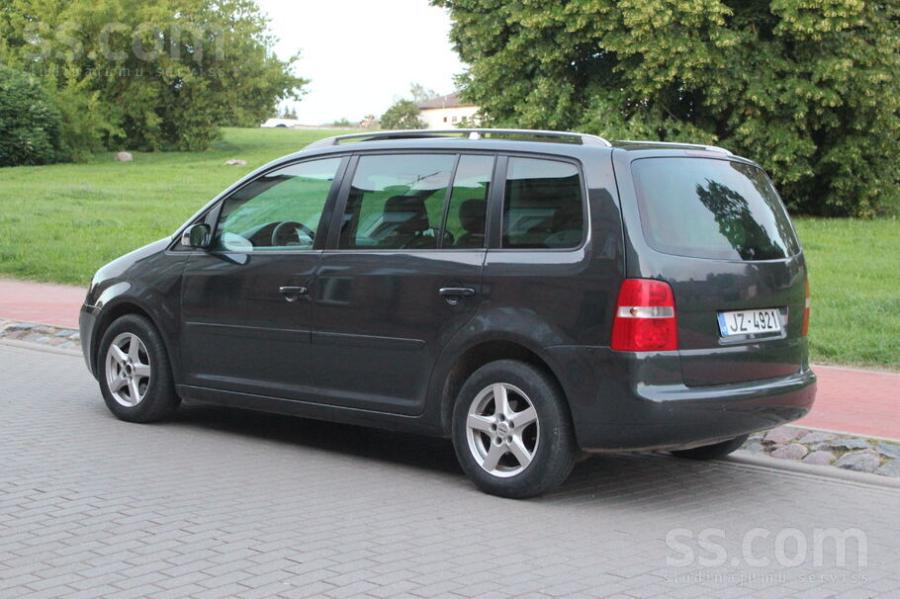 Melns Volkswagen Touran 2003 Bauska, ar dzinēja tilpumu 2.00 L un nobraukumu 378 tūkst. km par 2200 €, foto 4 vietnē AUTOMOTO.COM.LV