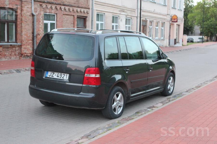 Melns Volkswagen Touran 2003 Bauska, ar dzinēja tilpumu 2.00 L un nobraukumu 378 tūkst. km par 2200 €, foto 5 vietnē AUTOMOTO.COM.LV