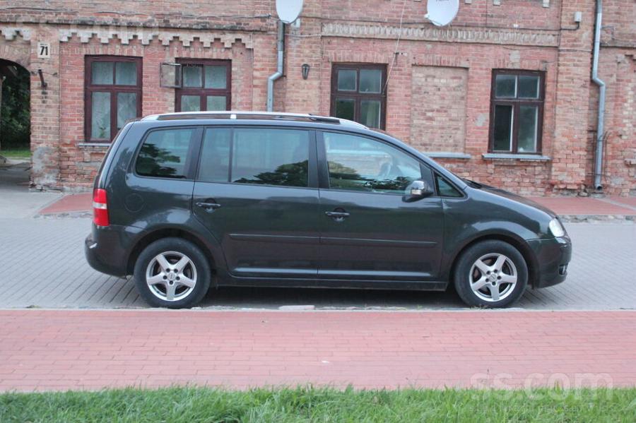 Melns Volkswagen Touran 2003 Bauska, ar dzinēja tilpumu 2.00 L un nobraukumu 378 tūkst. km par 2200 €, foto 6 vietnē AUTOMOTO.COM.LV