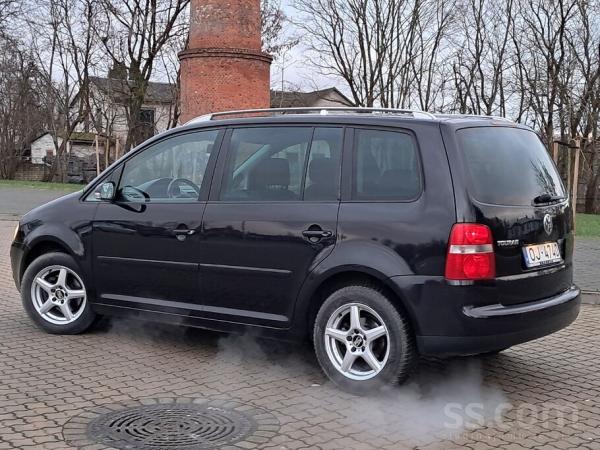 Melns Volkswagen Touran 2003 Saldus, ar dzinēja tilpumu 1.90 L un nobraukumu 245 tūkst. km par 3300 €, foto 6 vietnē AUTOMOTO.COM.LV