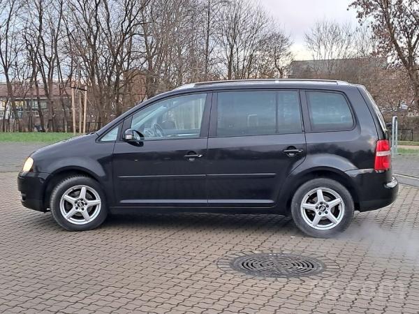 Melns Volkswagen Touran 2003 Saldus, ar dzinēja tilpumu 1.90 L un nobraukumu 245 tūkst. km par 3300 €, foto 7 vietnē AUTOMOTO.COM.LV