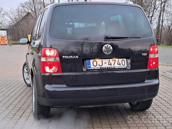 Melns Volkswagen Touran 2003 Saldus, ar dzinēja tilpumu 1.90 L un nobraukumu 245 tūkst. km par 3300 €, foto 8 vietnē AUTOMOTO.COM.LV