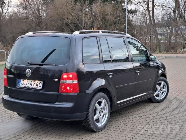 Melns Volkswagen Touran 2003 Saldus, ar dzinēja tilpumu 1.90 L un nobraukumu 245 tūkst. km par 3300 €, foto 10 vietnē AUTOMOTO.COM.LV