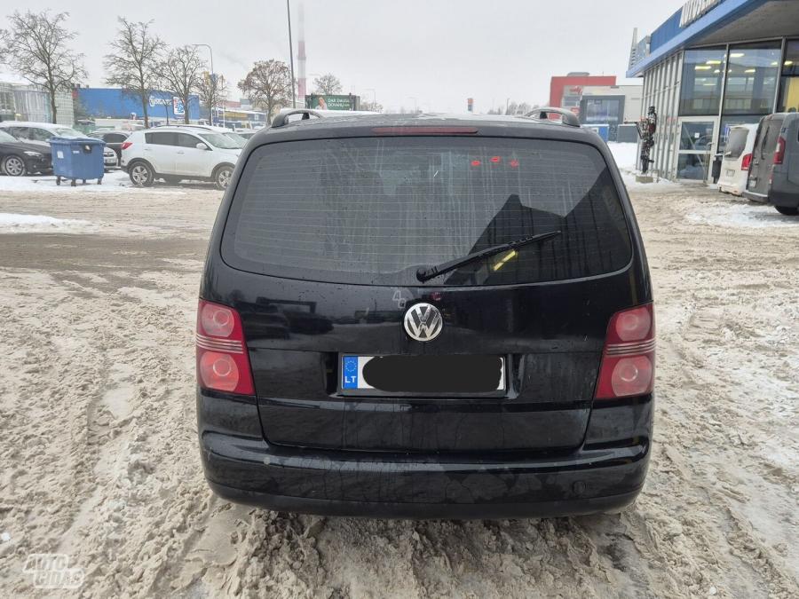 Melns Volkswagen Touran 2003 Šauļi, ar dzinēja tilpumu 1.90 L un nobraukumu 320 tūkst. km par 700 €, foto 5 vietnē AUTOMOTO.COM.LV