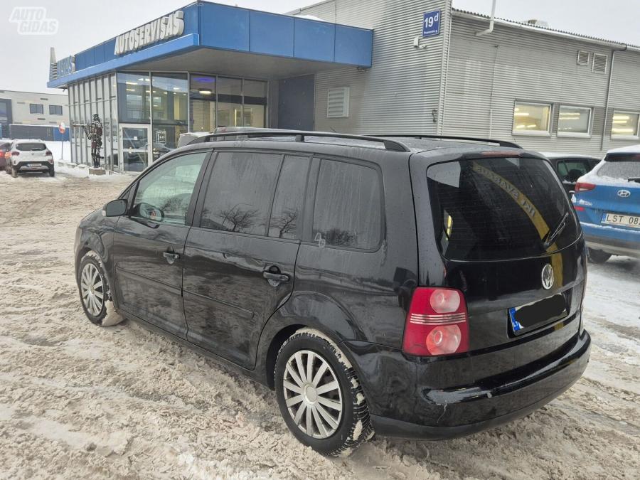 Melns Volkswagen Touran 2003 Šauļi, ar dzinēja tilpumu 1.90 L un nobraukumu 320 tūkst. km par 700 €, foto 6 vietnē AUTOMOTO.COM.LV