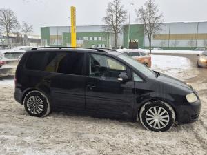 Melns Volkswagen Touran 2003 Šauļi, ar dzinēja tilpumu 1.90 L un nobraukumu 320 tūkst. km par 700 €, foto 7 vietnē AUTOMOTO.COM.LV