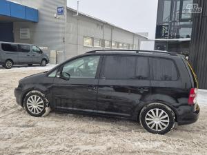 Melns Volkswagen Touran 2003 Šauļi, ar dzinēja tilpumu 1.90 L un nobraukumu 320 tūkst. km par 700 €, foto 8 vietnē AUTOMOTO.COM.LV
