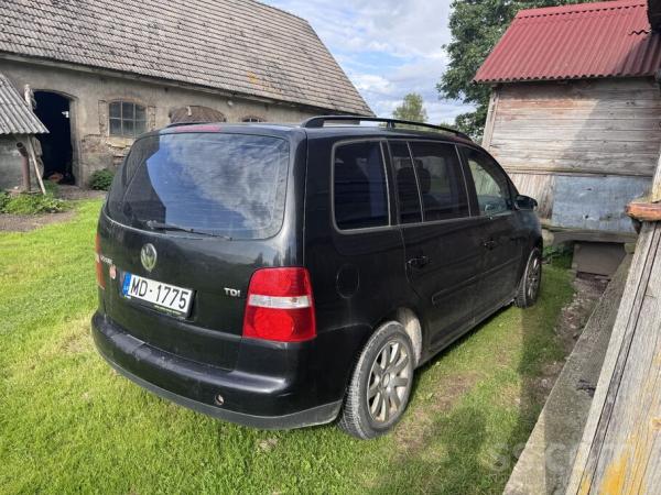 Melns Volkswagen Touran 2003 Rīga, ar dzinēja tilpumu 1.90 L un nobraukumu 336 tūkst. km par 1400 €, foto 1 vietnē AUTOMOTO.COM.LV
