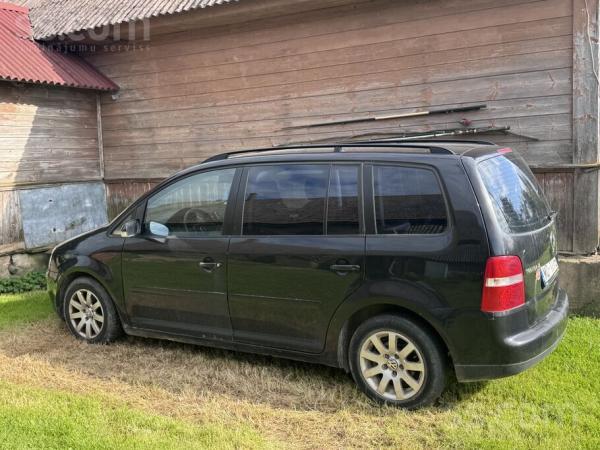 Melns Volkswagen Touran 2003 Rīga, ar dzinēja tilpumu 1.90 L un nobraukumu 336 tūkst. km par 1400 €, foto 3 vietnē AUTOMOTO.COM.LV