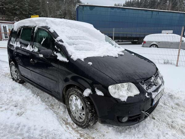 Black Volkswagen Touran 2003 in Vilnius, with an engine capacity of 1.97 L and mileage of 400 thousand km for 450 €, photo 2 on AUTOMOTO.COM.LV
