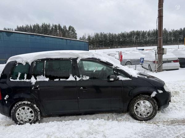 Black Volkswagen Touran 2003 in Vilnius, with an engine capacity of 1.97 L and mileage of 400 thousand km for 450 €, photo 3 on AUTOMOTO.COM.LV