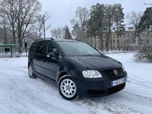 Melns Volkswagen Touran 2003 Alīta, ar dzinēja tilpumu 1.60 L un nobraukumu 266 tūkst. km par 1250 €, foto  vietnē AUTOMOTO.COM.LV