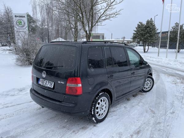 Melns Volkswagen Touran 2003 Alīta, ar dzinēja tilpumu 1.60 L un nobraukumu 266 tūkst. km par 1250 €, foto 6 vietnē AUTOMOTO.COM.LV