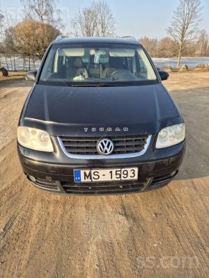 Melns Volkswagen Touran 2003 Jēkabpils, ar dzinēja tilpumu 2.00 L un nobraukumu 459 tūkst. km par 1100 €, foto  vietnē AUTOMOTO.COM.LV