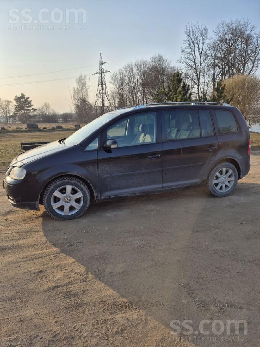 Melns Volkswagen Touran 2003 Jēkabpils, ar dzinēja tilpumu 2.00 L un nobraukumu 459 tūkst. km par 1100 €, foto 4 vietnē AUTOMOTO.COM.LV