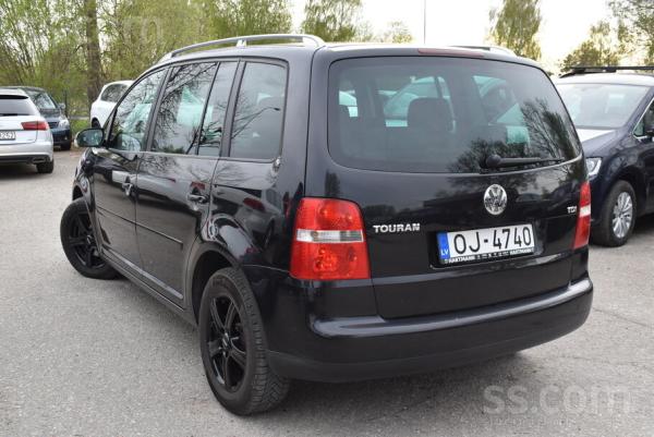 Black Volkswagen Touran 2003 in Kuldiga, with an engine capacity of 1.90 L and mileage of 0 thousand km for 3350 €, photo 3 on AUTOMOTO.COM.LV
