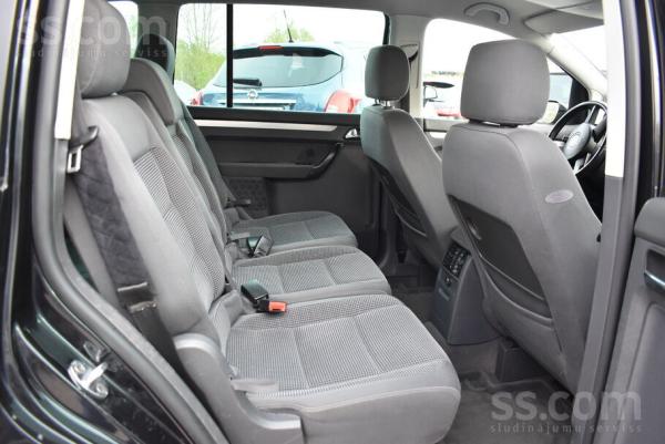 Black Volkswagen Touran 2003 in Kuldiga, with an engine capacity of 1.90 L and mileage of 0 thousand km for 3350 €, photo 6 on AUTOMOTO.COM.LV