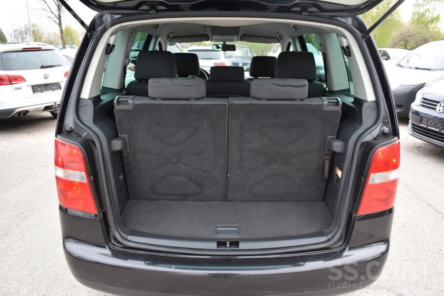 Black Volkswagen Touran 2003 in Kuldiga, with an engine capacity of 1.90 L and mileage of 0 thousand km for 3350 €, photo 8 on AUTOMOTO.COM.LV