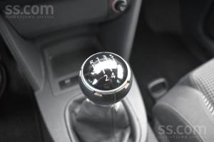 Black Volkswagen Touran 2003 in Kuldiga, with an engine capacity of 1.90 L and mileage of 0 thousand km for 3350 €, photo 9 on AUTOMOTO.COM.LV