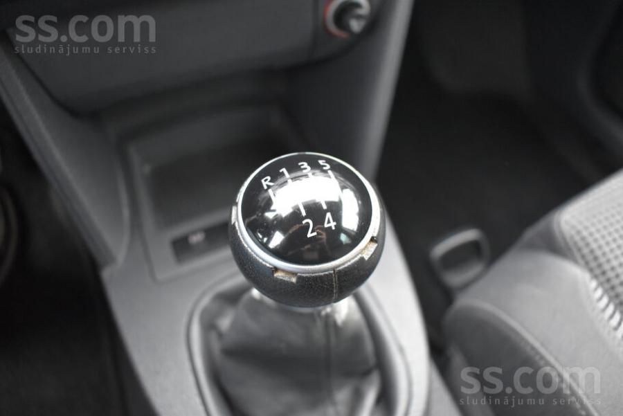 Black Volkswagen Touran 2003 in Kuldiga, with an engine capacity of 1.90 L and mileage of 0 thousand km for 3350 €, photo 9 on AUTOMOTO.COM.LV